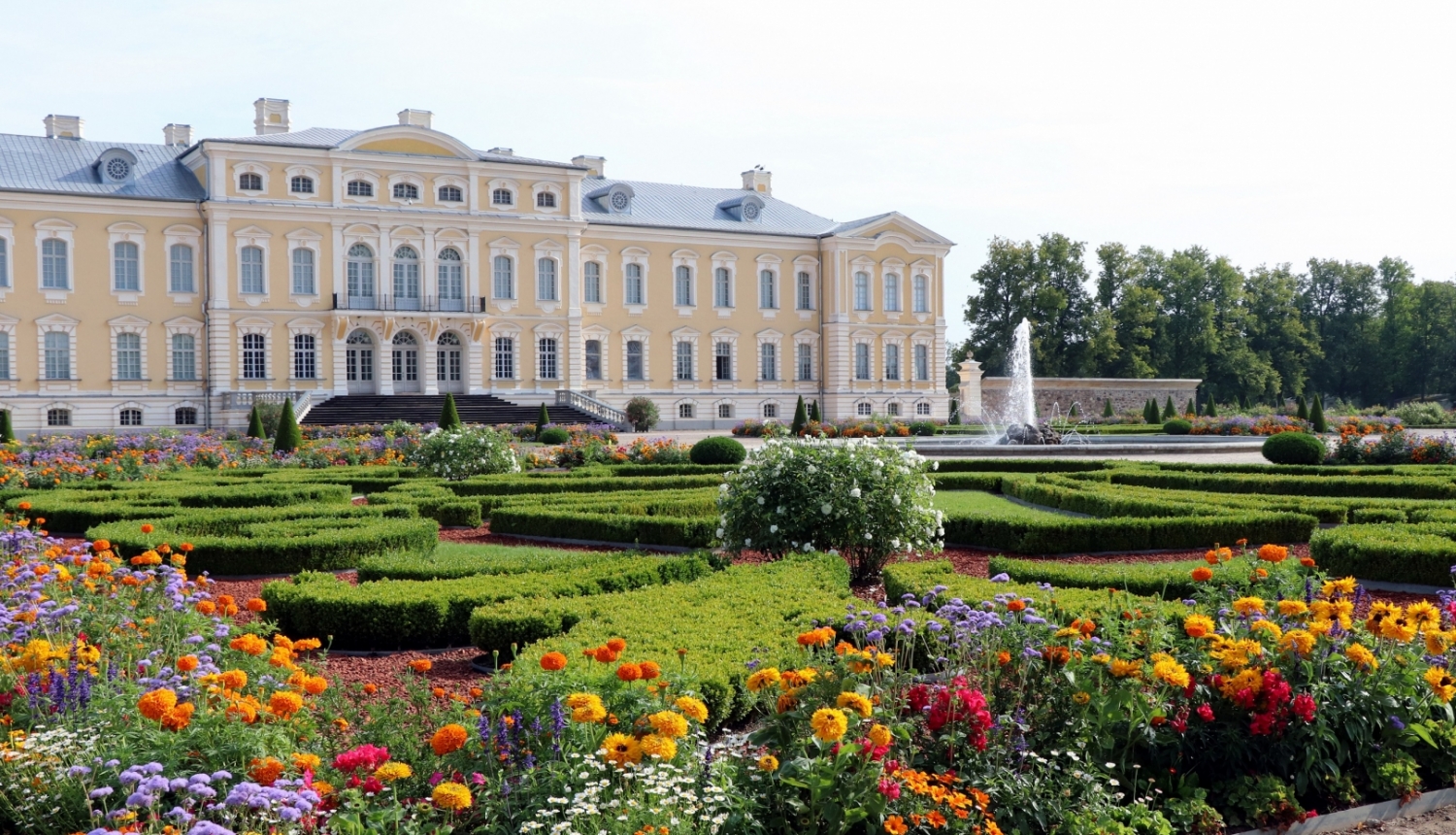 Rundāles pils muzejs uzņemts prestižajā Eiropas Karalisko rezidenču ...