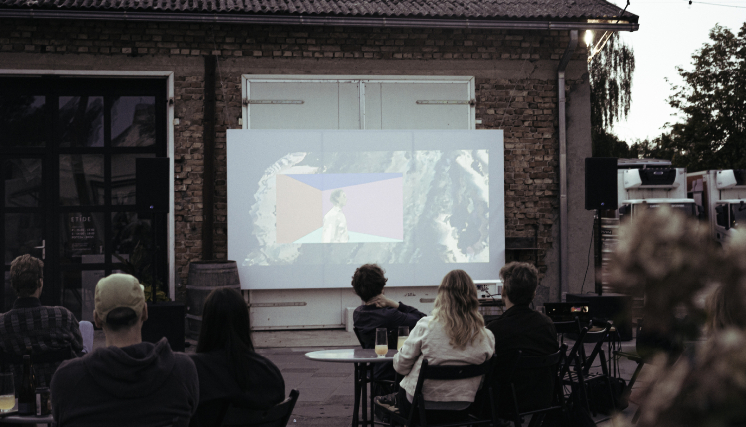 Reģionos atgriežas brīvdabas kino festivāls "…glāzi kino, lūdzu!" | Novados.lv